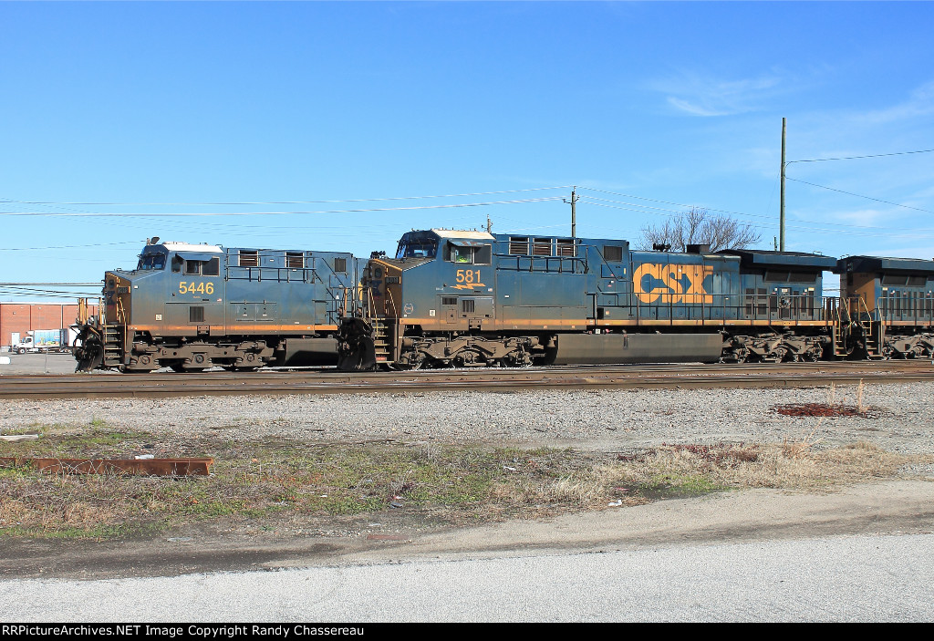 CSXT 581 and 5446